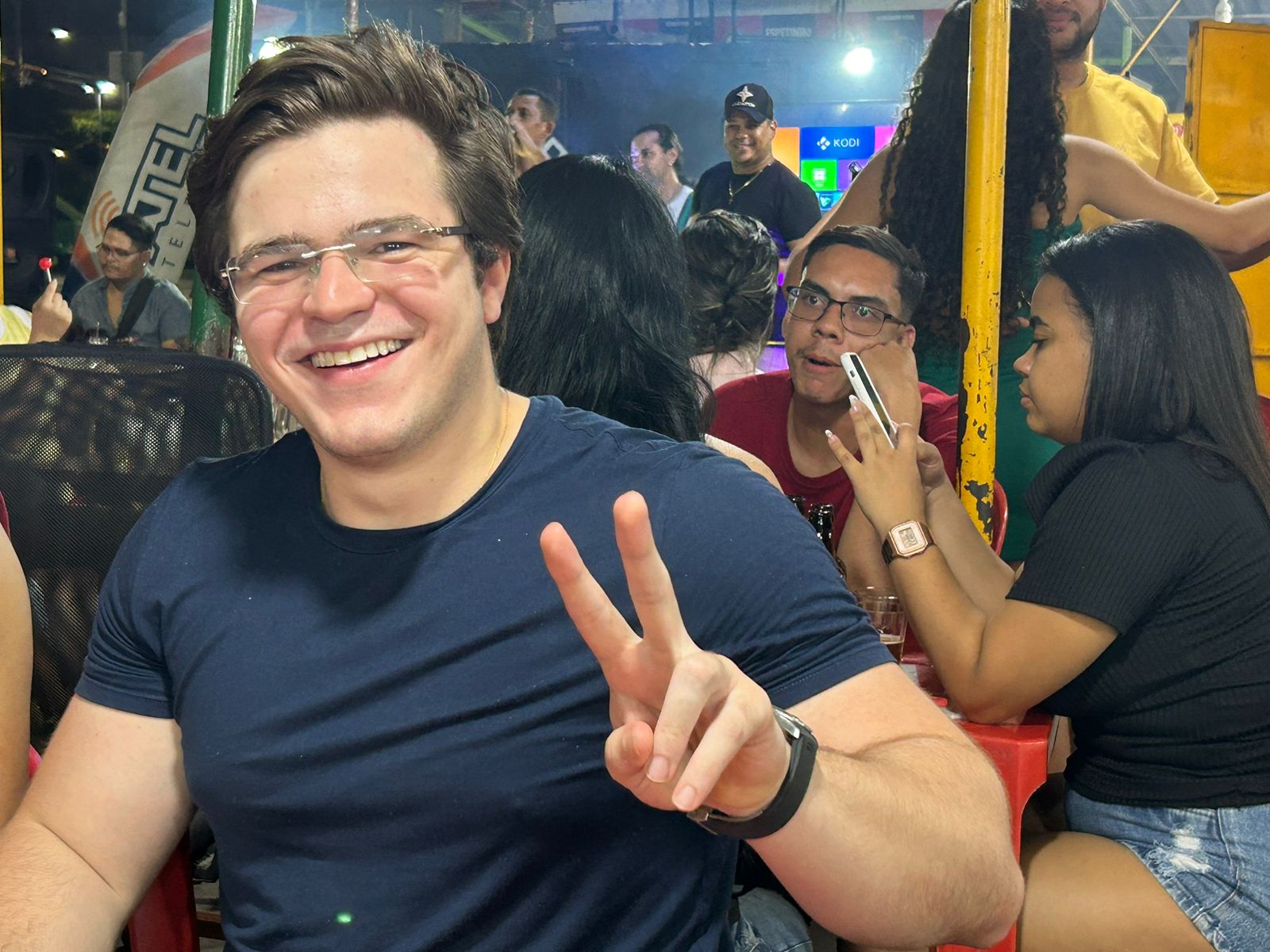 Após pesquisa, Miguel Duque se 'descola' do pai com agenda própria