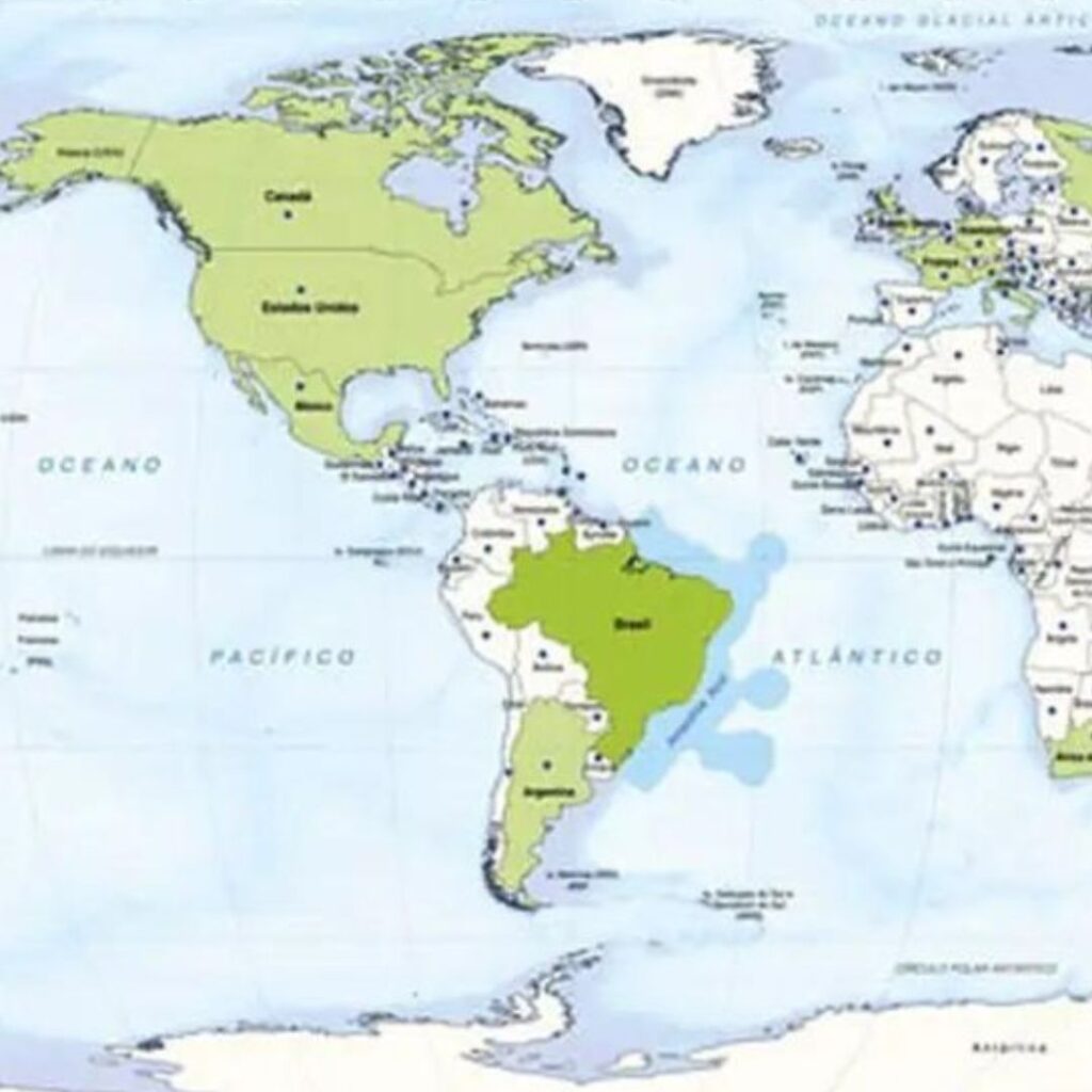 IBGE inicia venda do mapa-múndi com o Brasil no centro